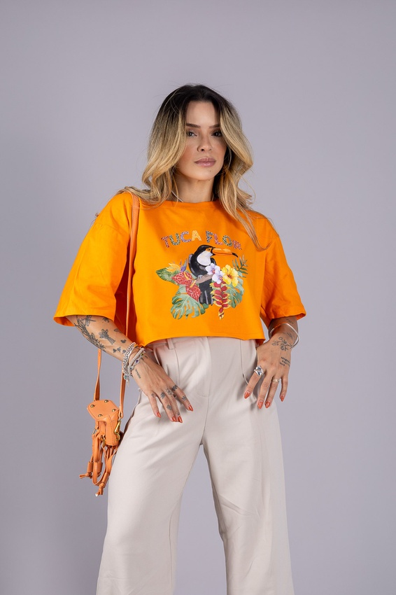 Tshirteria - Cropped Max Tuca Flor